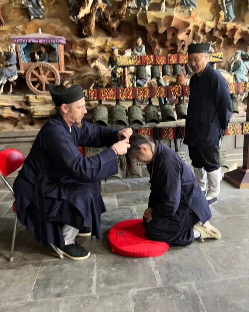 German Daoist Master takes disciples in Beijing Bai Yun Guan - 道教世界 ...