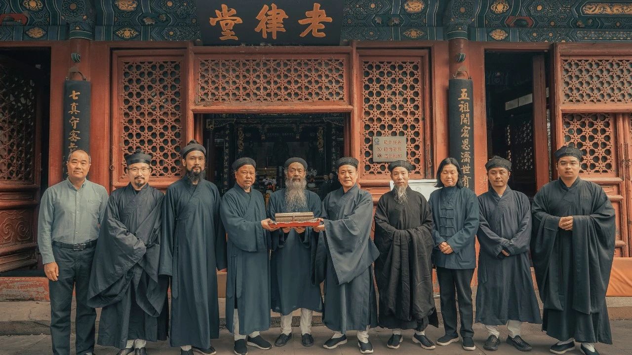 "The Origin of the Dragon Gate and the Transmission of Precepts in ...